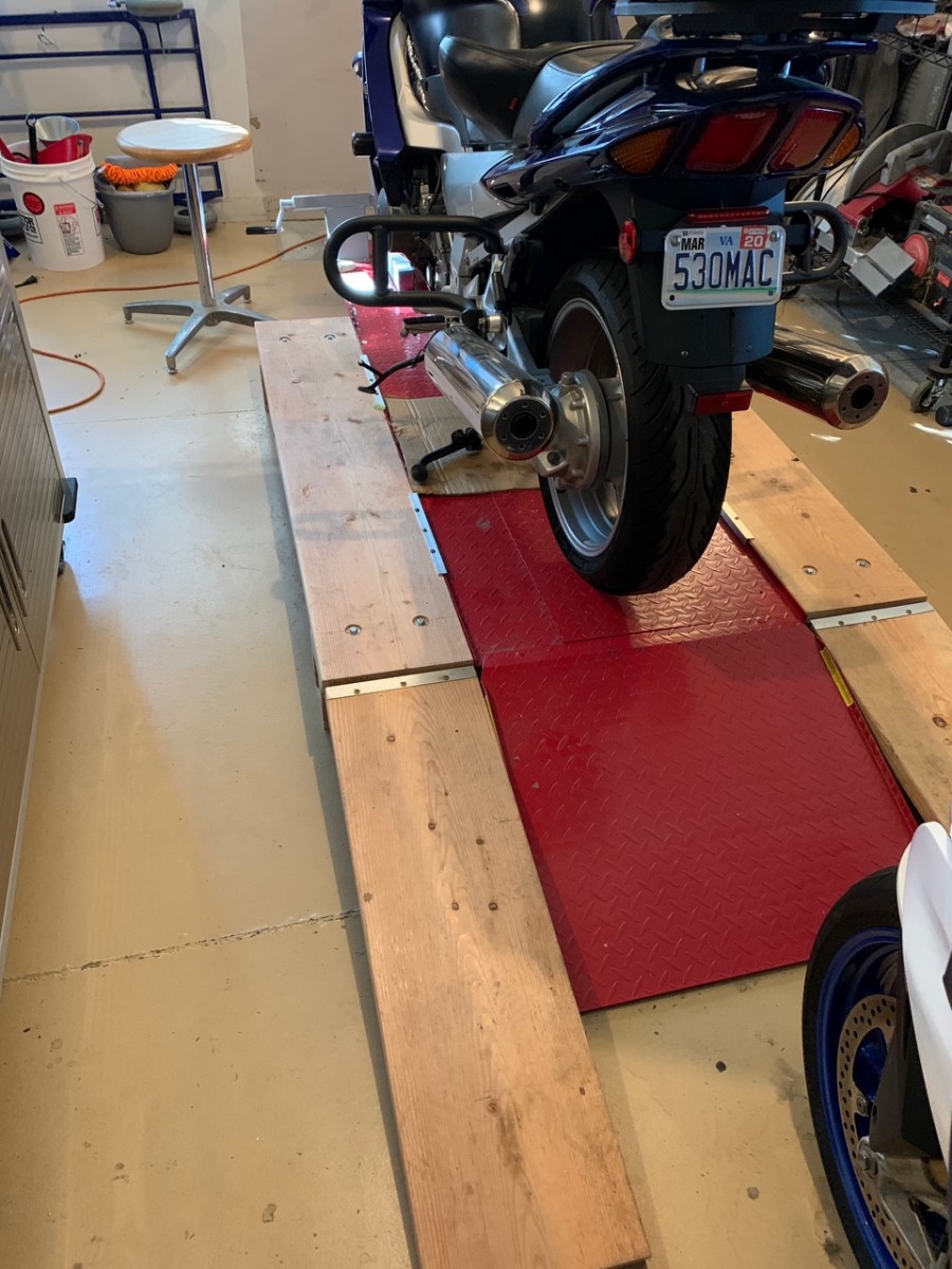 Easy Rider Big Blue motorcycle lift - Wetheads - BMWSportTouring