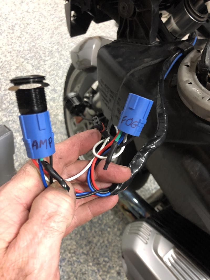 21013 R1200RT - radio Installation - Camheads - BMWSportTouring