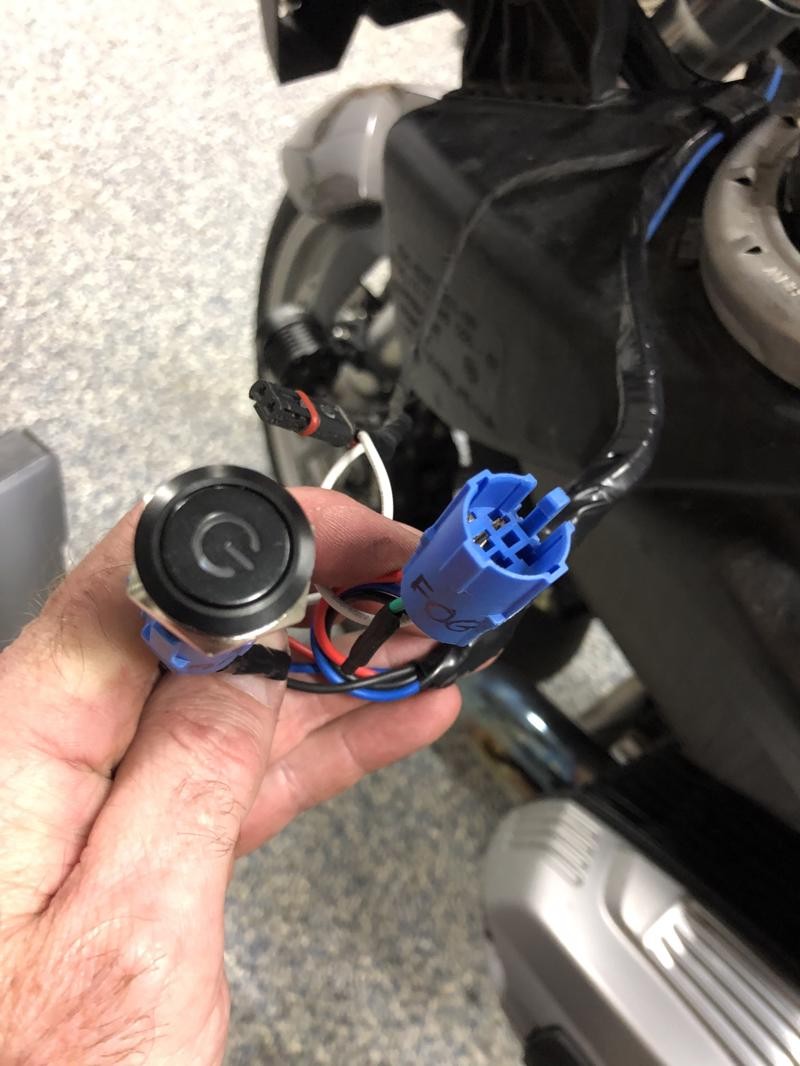 21013 R1200RT - radio Installation - Camheads - BMWSportTouring