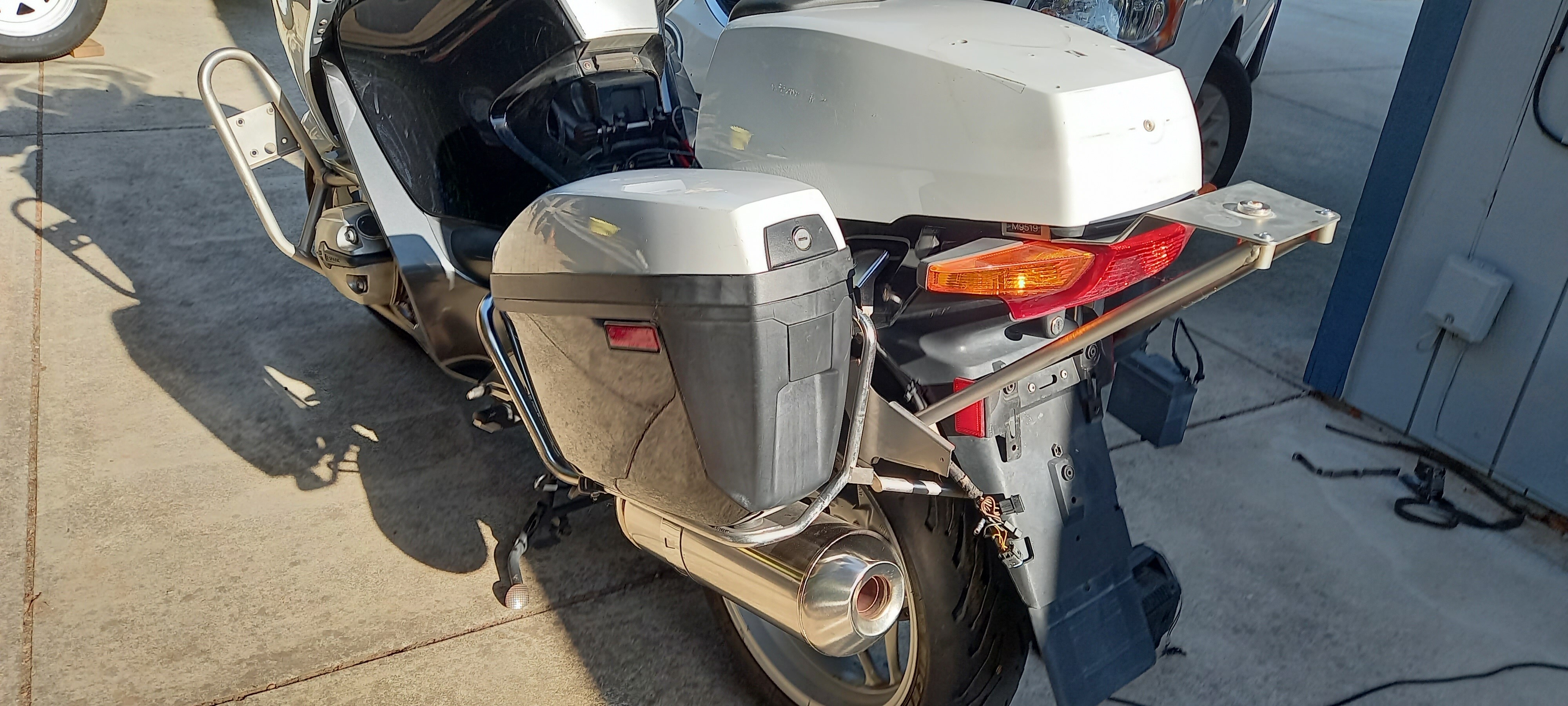 R1200RT Police Saddlebags and rear crash bars,plus body parts, engine ...