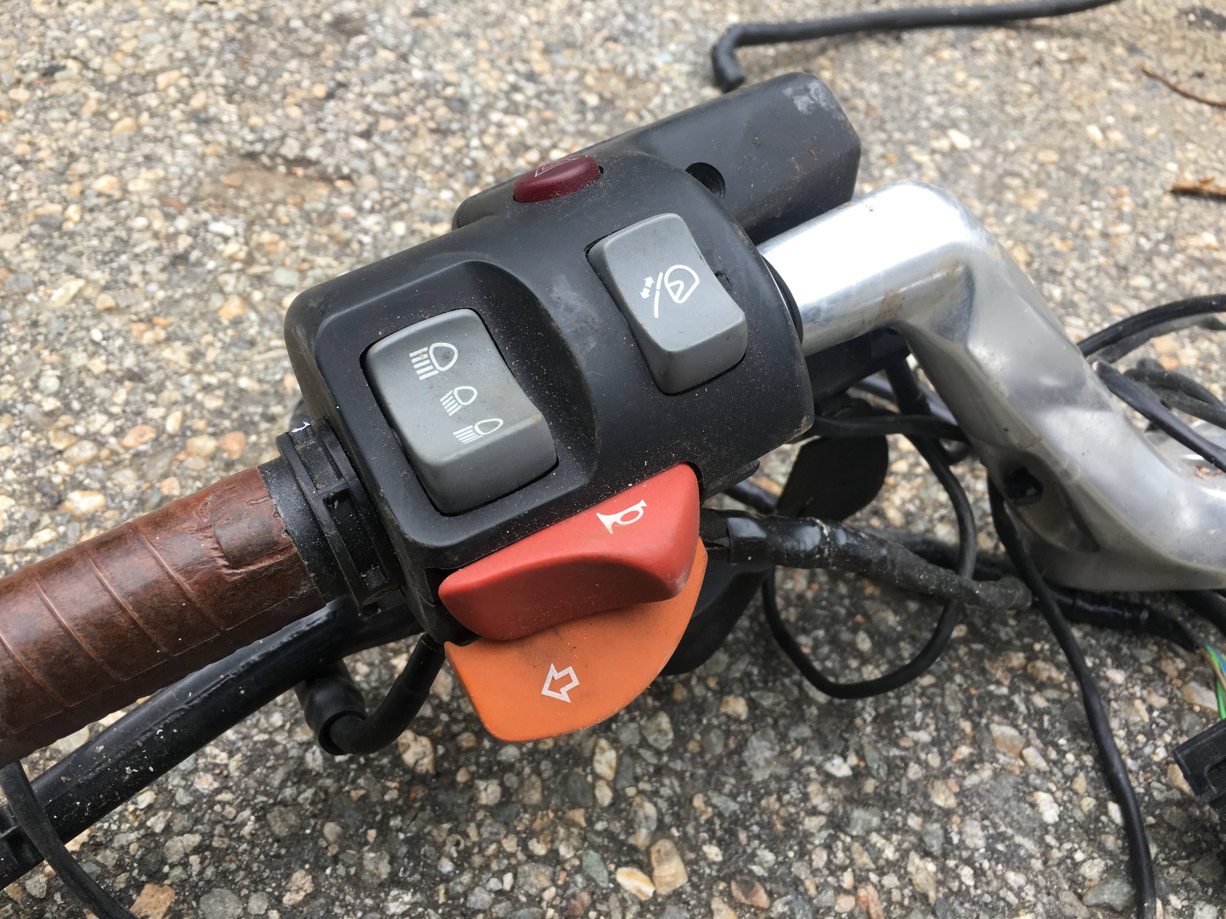 Oilhead controls - Parts and Accessories - BMWSportTouring