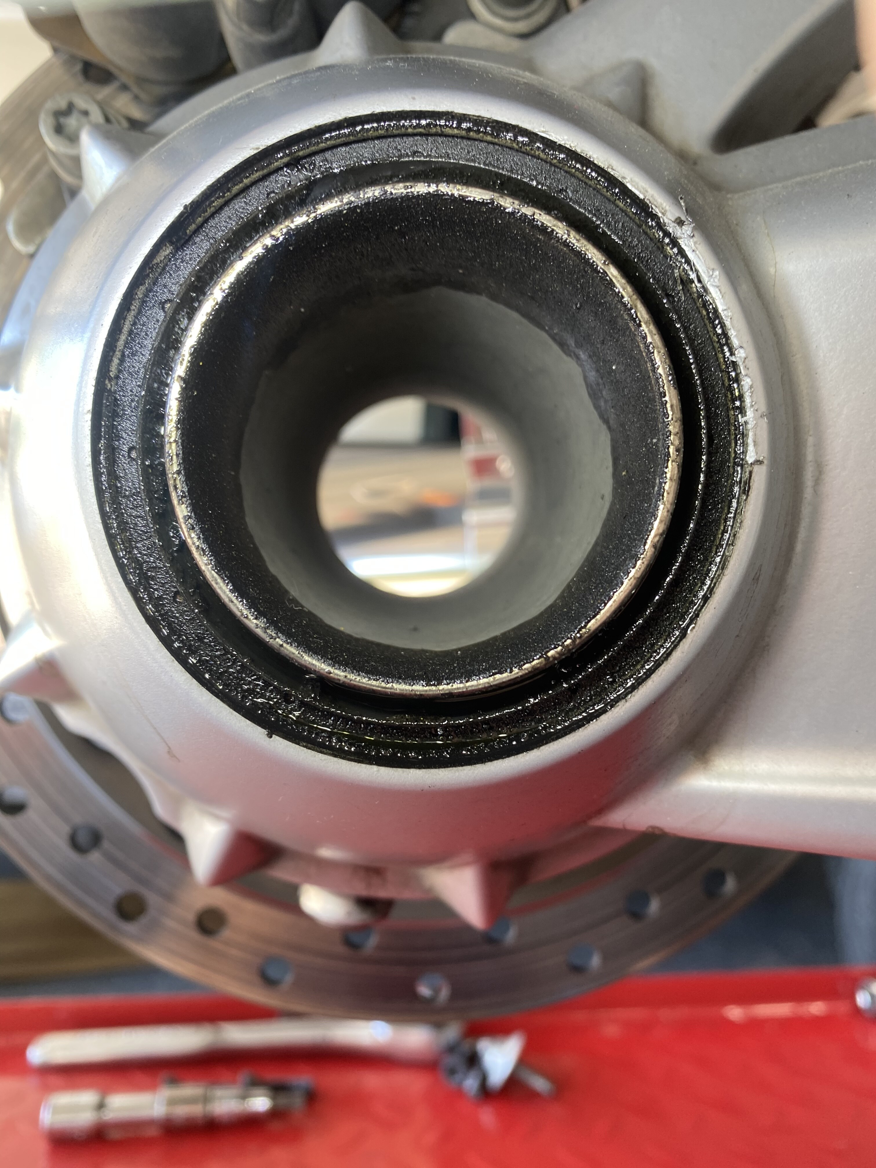 How to tell leaky seal or final drive repair? - Hexheads - BMWSportTouring
