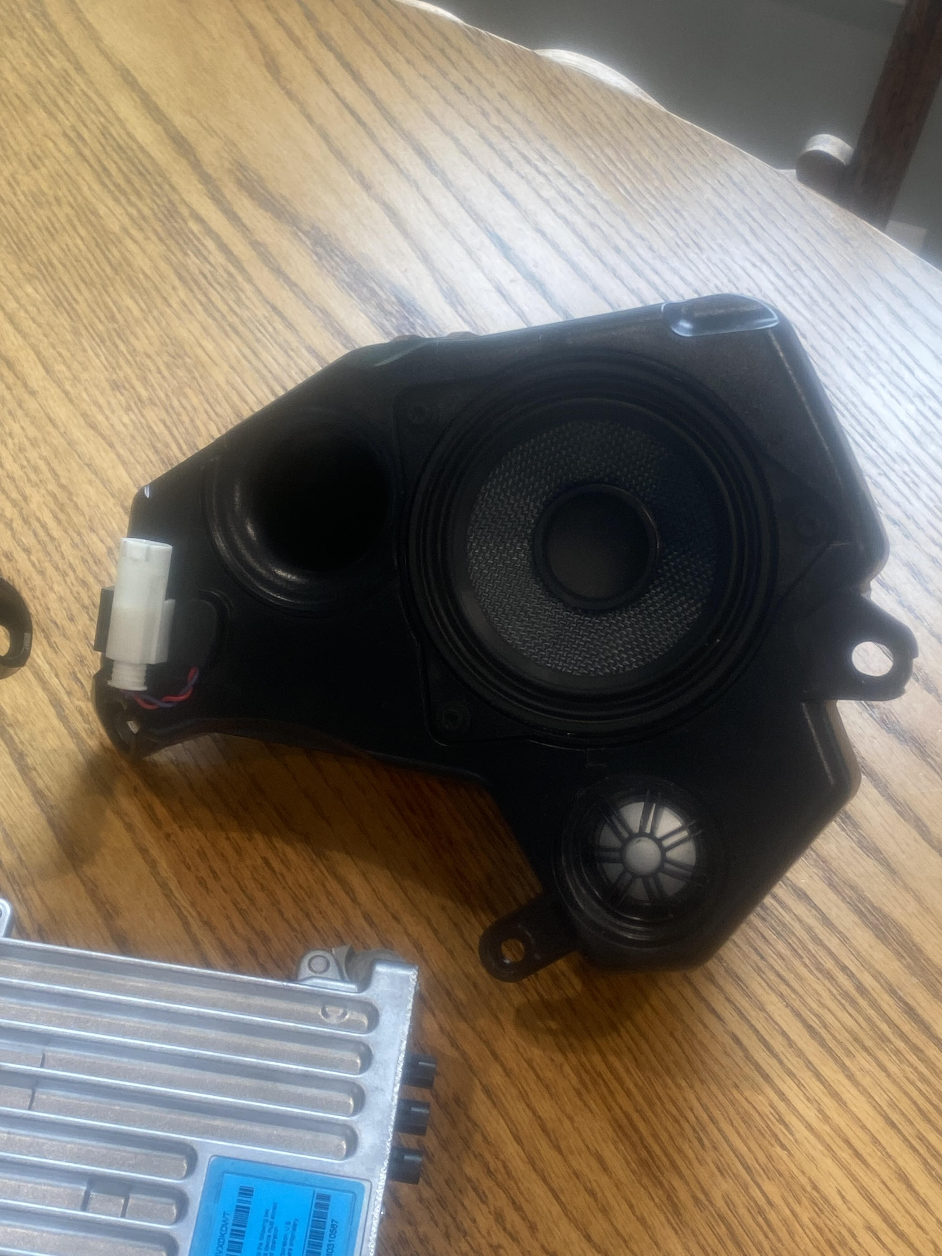 SOLD - FS. BMW R1250RT 2022 Radio unit , Antennae, Speakers and ...