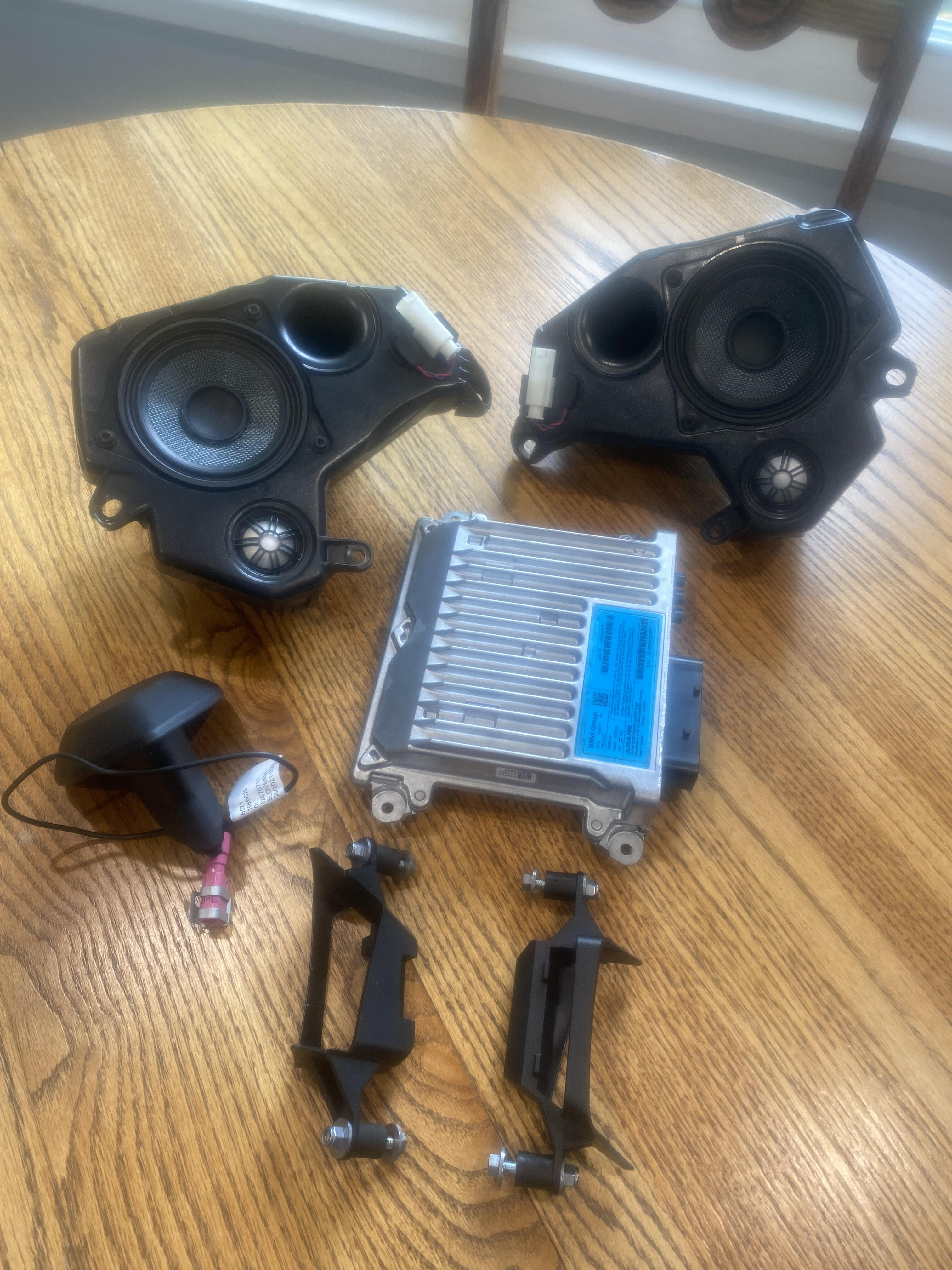 SOLD - FS. BMW R1250RT 2022 Radio unit , Antennae, Speakers and ...