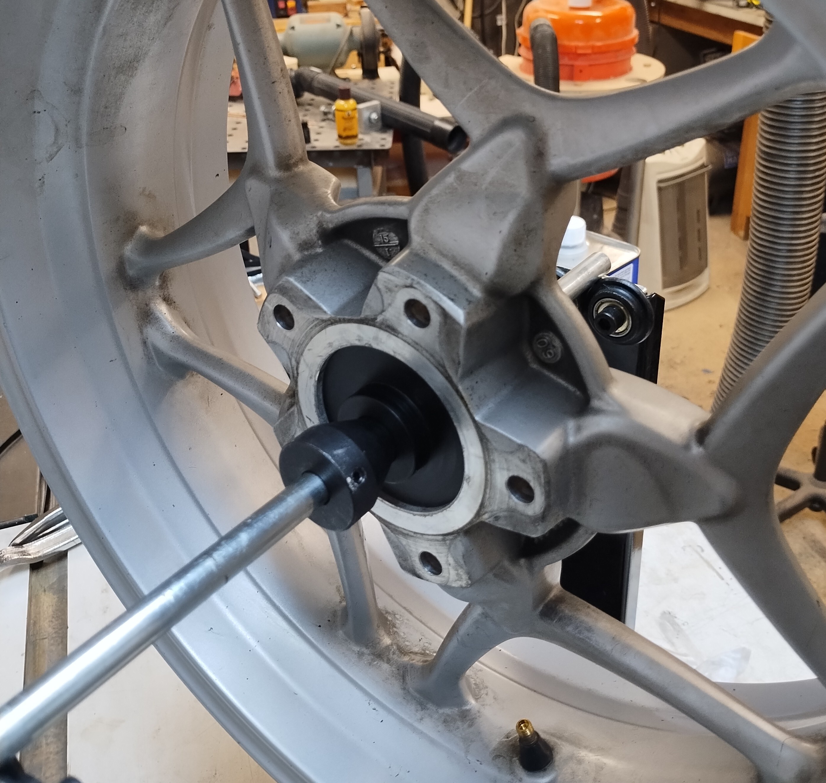 Back wheel balancing - Hexheads - BMWSportTouring