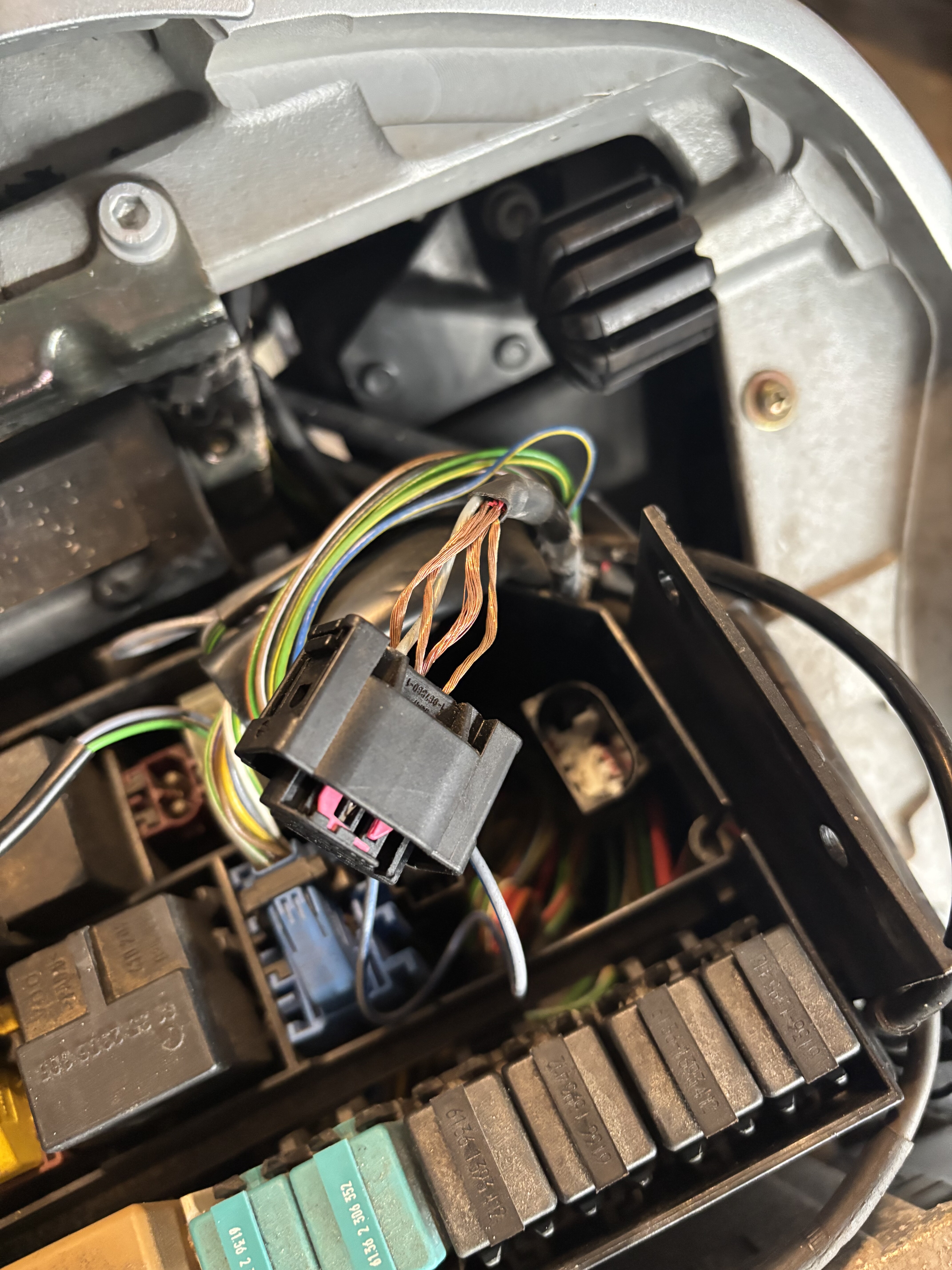 FUEL PUMP PRIME / WIRING IN RELAY BOX - Oilheads - BMWSportTouring