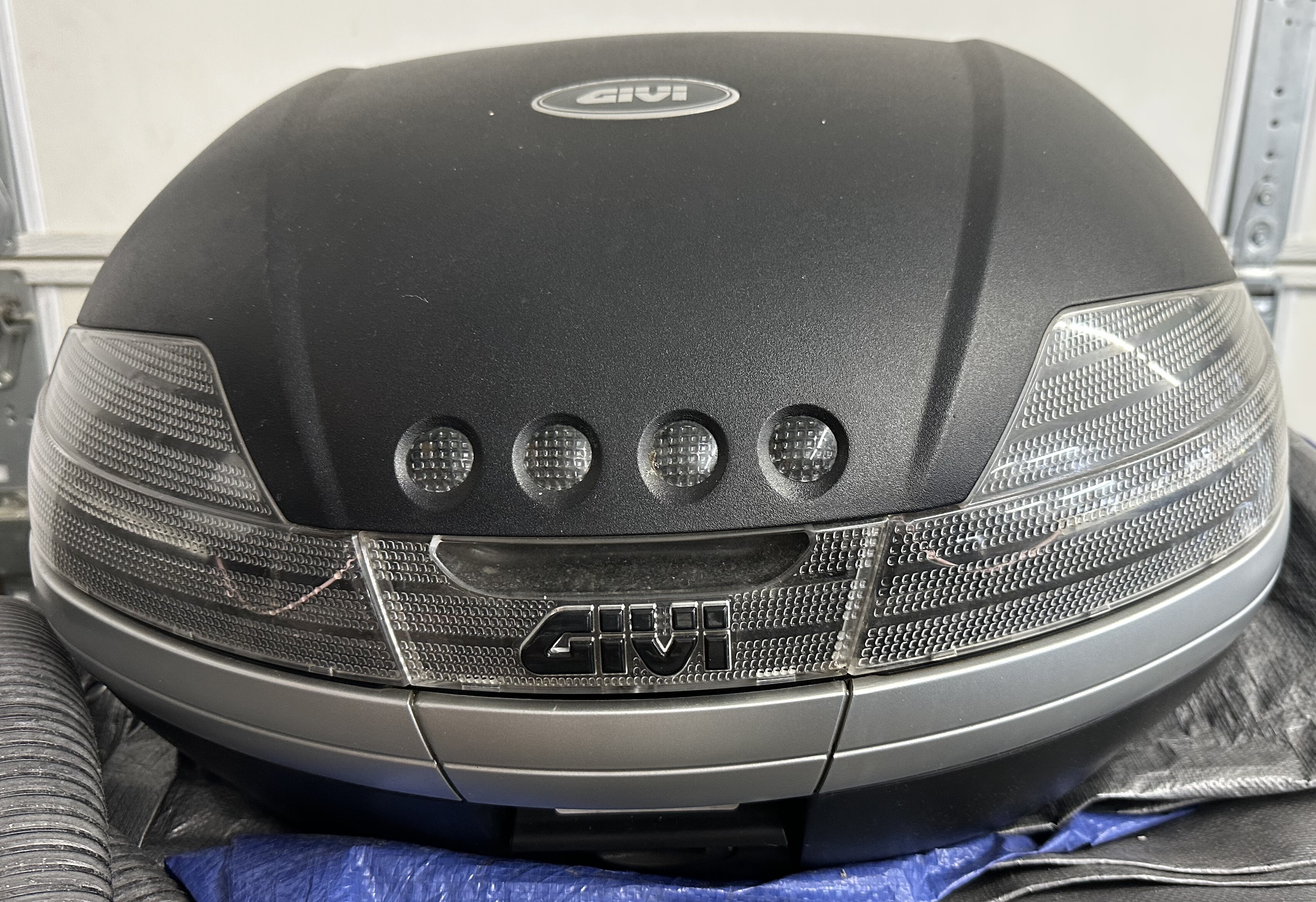 SOLD - FS - GIVI V46 monokey trunk - Parts and Accessories ...