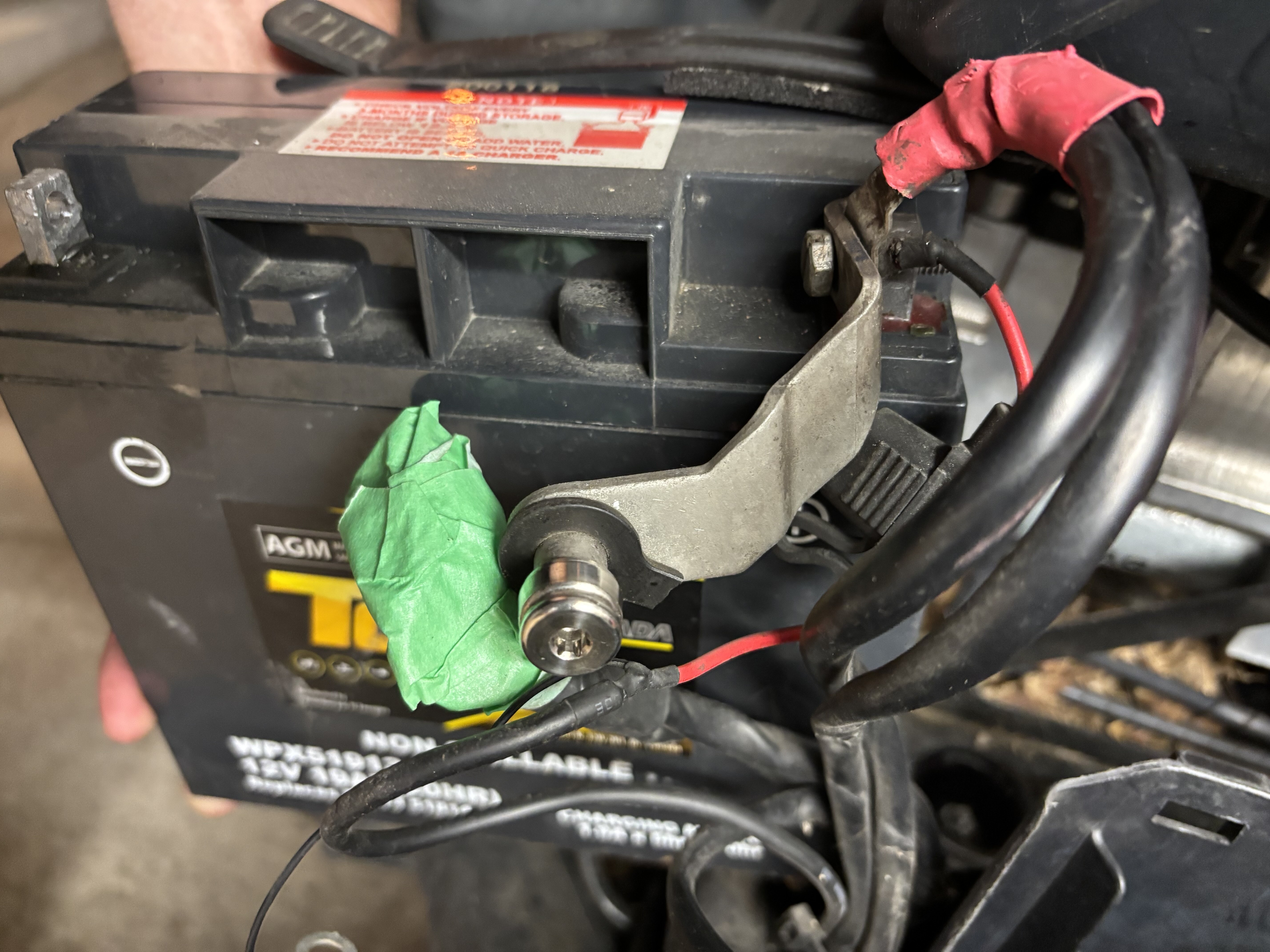 What is this attached to battery? - Oilheads - BMWSportTouring