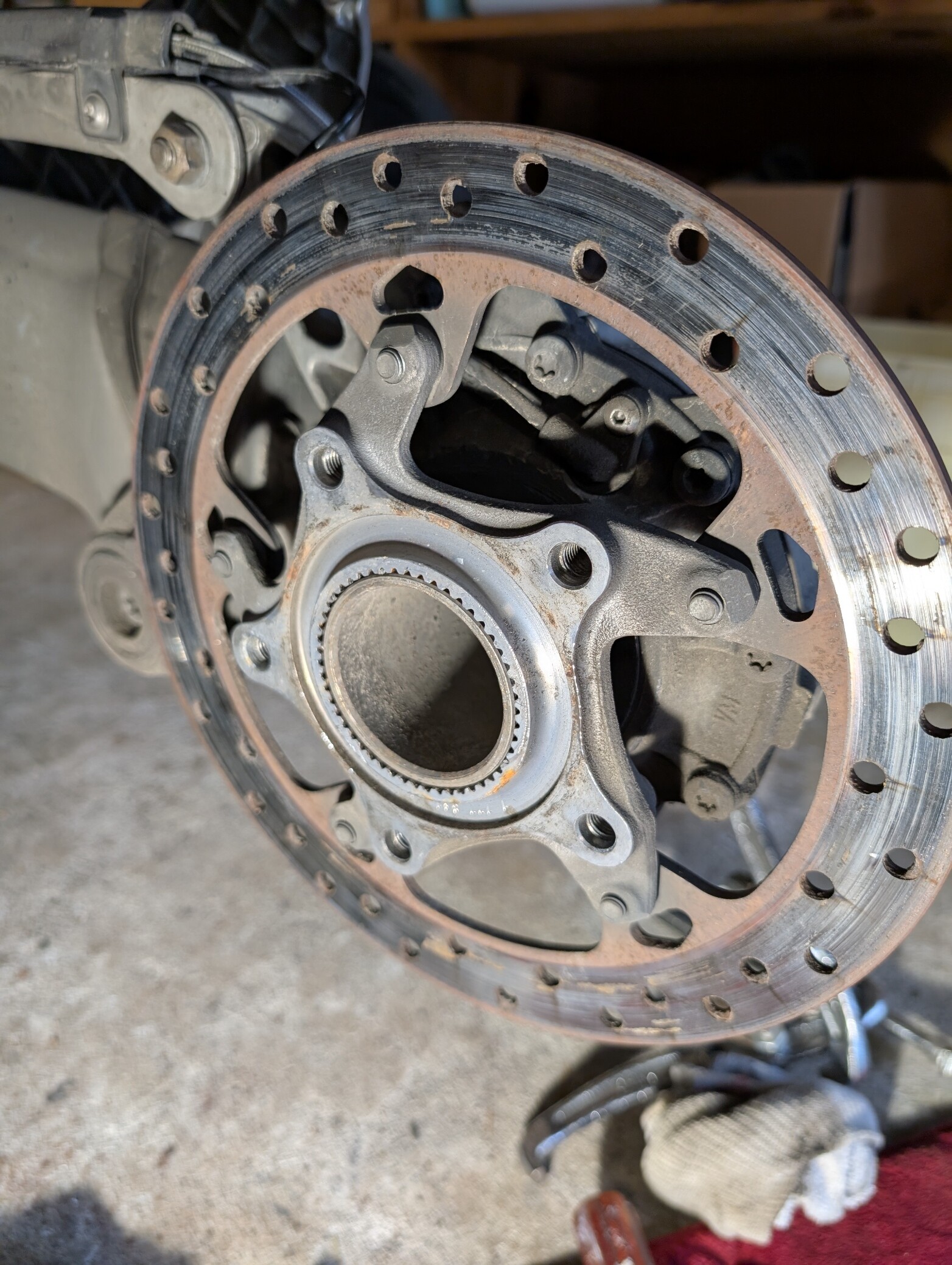 2007 rear brake rotor replacement - Hexheads - BMWSportTouring